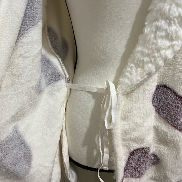 Secret Treasures | Intimates & Sleepwear | Secret Treasures Robe | Poshmark